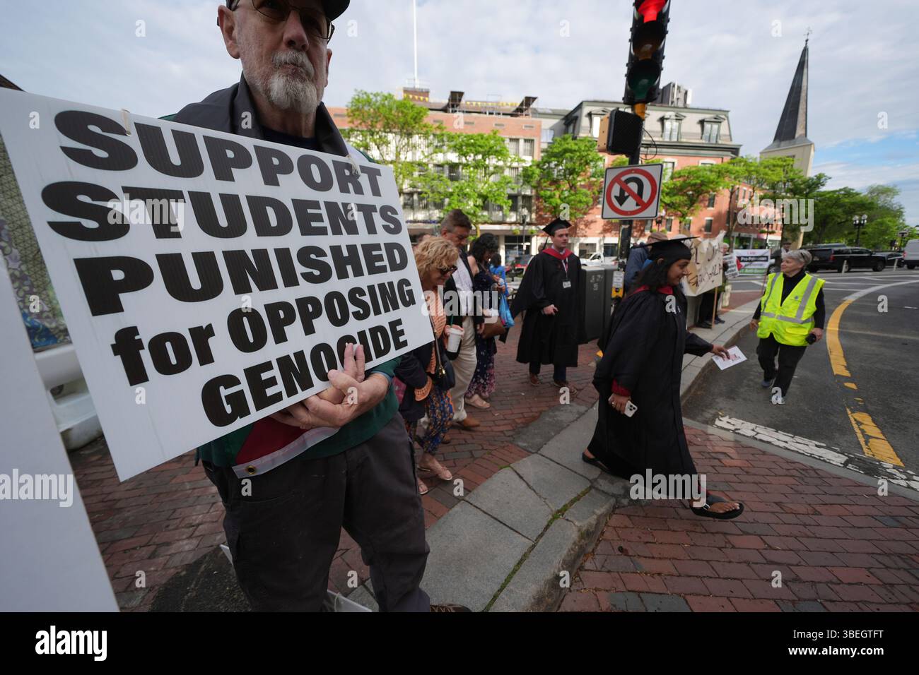 Students cross into Harvard yard passing protesters as Harvard ...