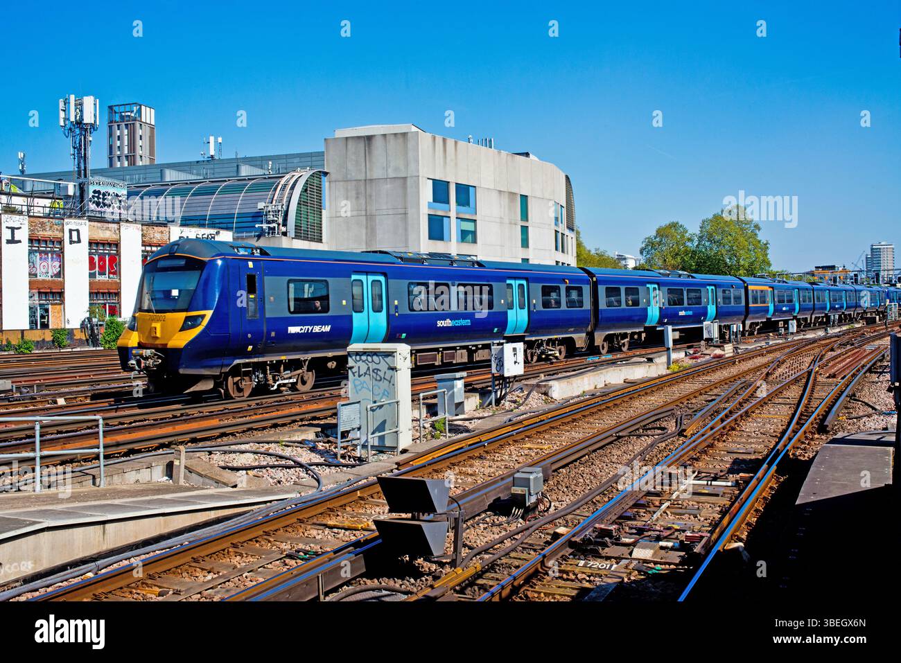 Class 707 unit hi-res stock photography and images - Alamy