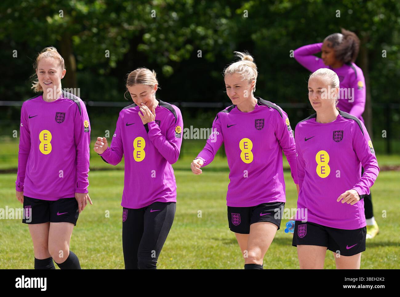 England's Keira Walsh, Chloe Kelly, Leah Williamson and Beth Mead (left ...