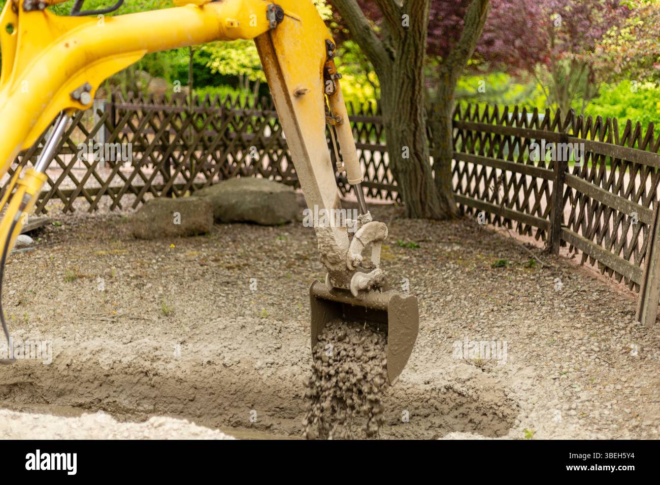 Excavator actively moving dirt soil hi-res stock photography and images ...
