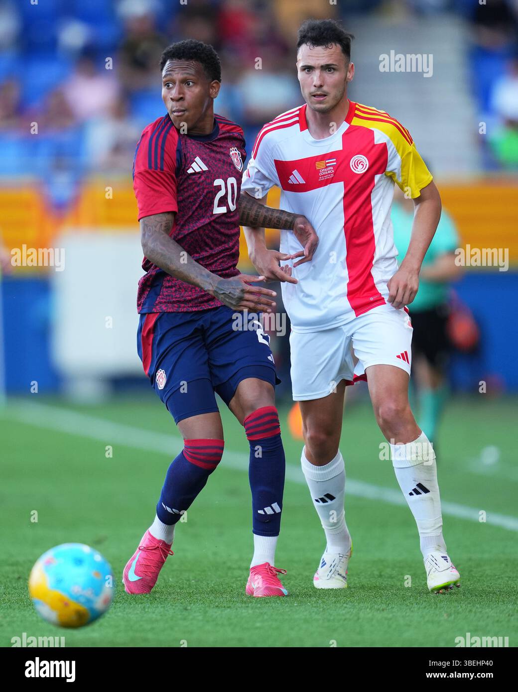 Arnau Martinez of Catalonia and Josimar Alcocer of Costa Rica during ...