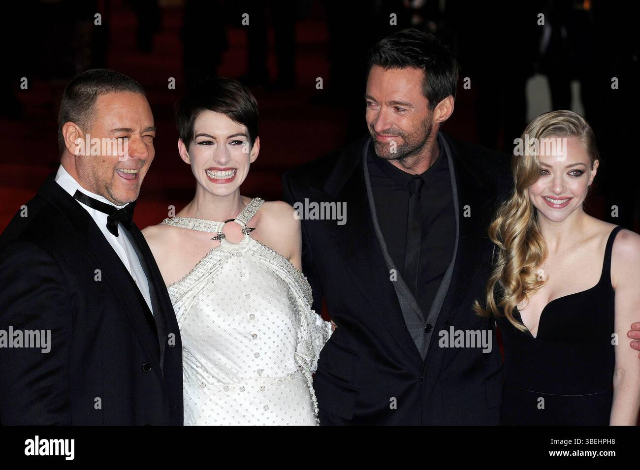 Russell Crowe, Anne Hathaway, Hugh Jackman and Amanda Seyfried at the ...