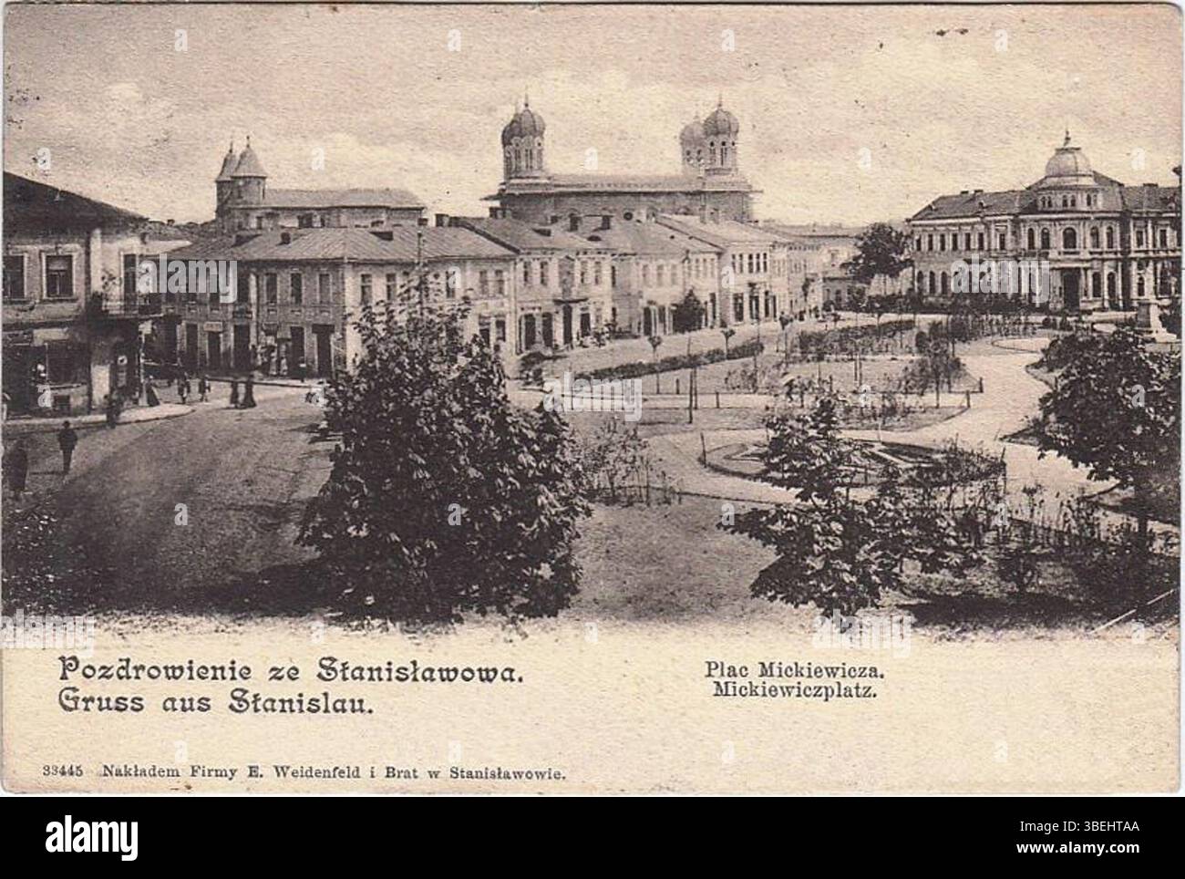 This photograph from 1904 shows the synagogue in Plac Mickiewicza ...