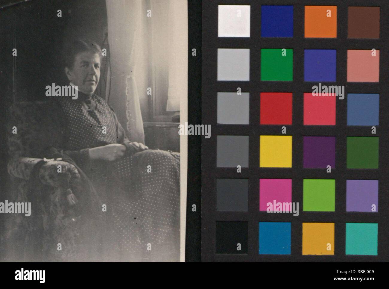 A black-and-white photograph from between 1920 and 1925 featuring Anna ...