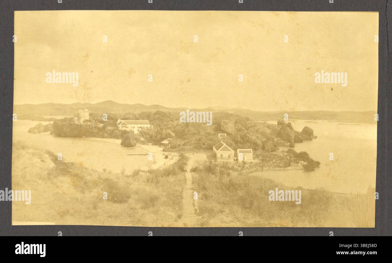 A photograph taken between 1900 and 1920, depicting the Caracasbaai and ...