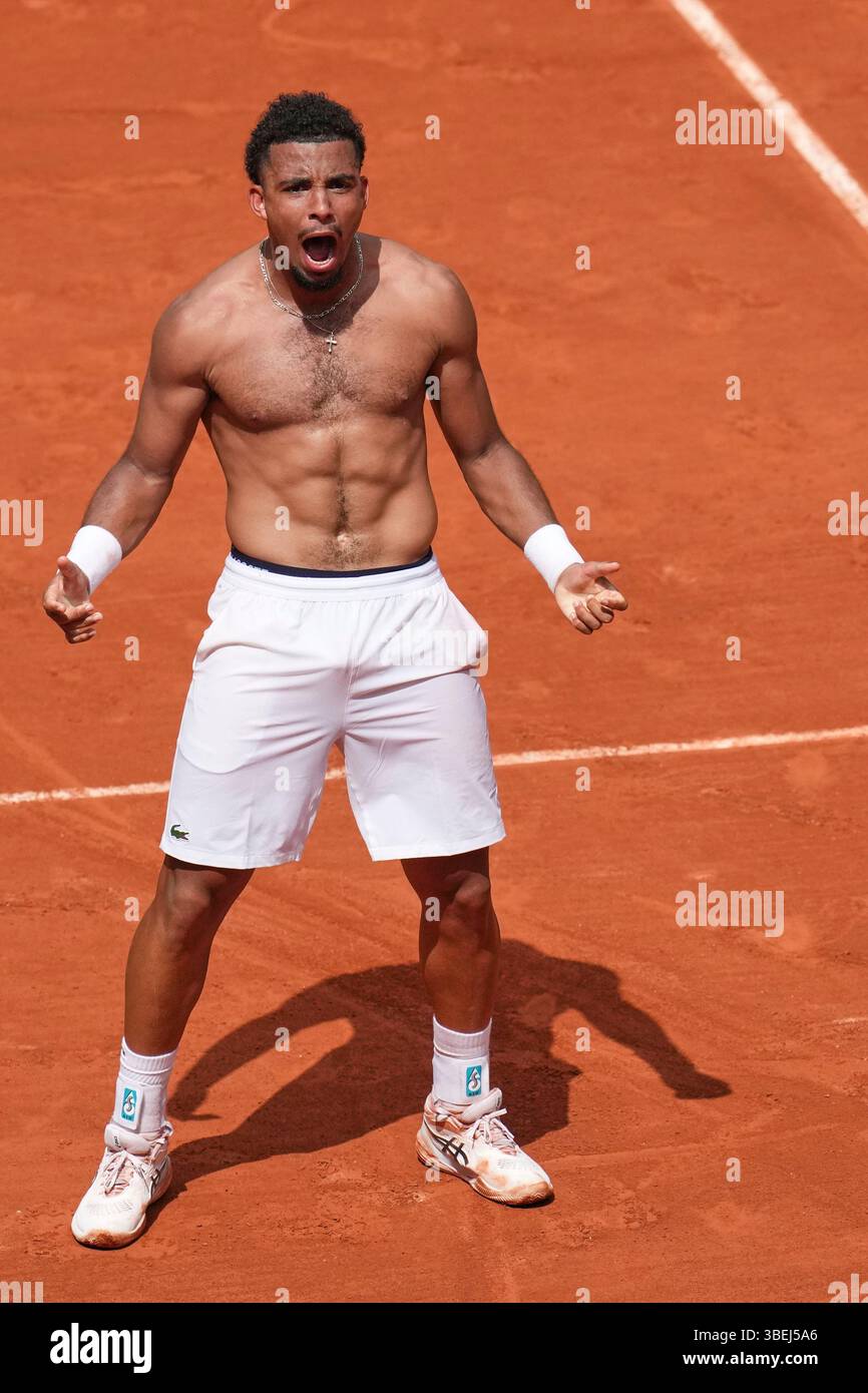France's Arthur Fils celebrates beating Spain's Jaume Munar after their ...