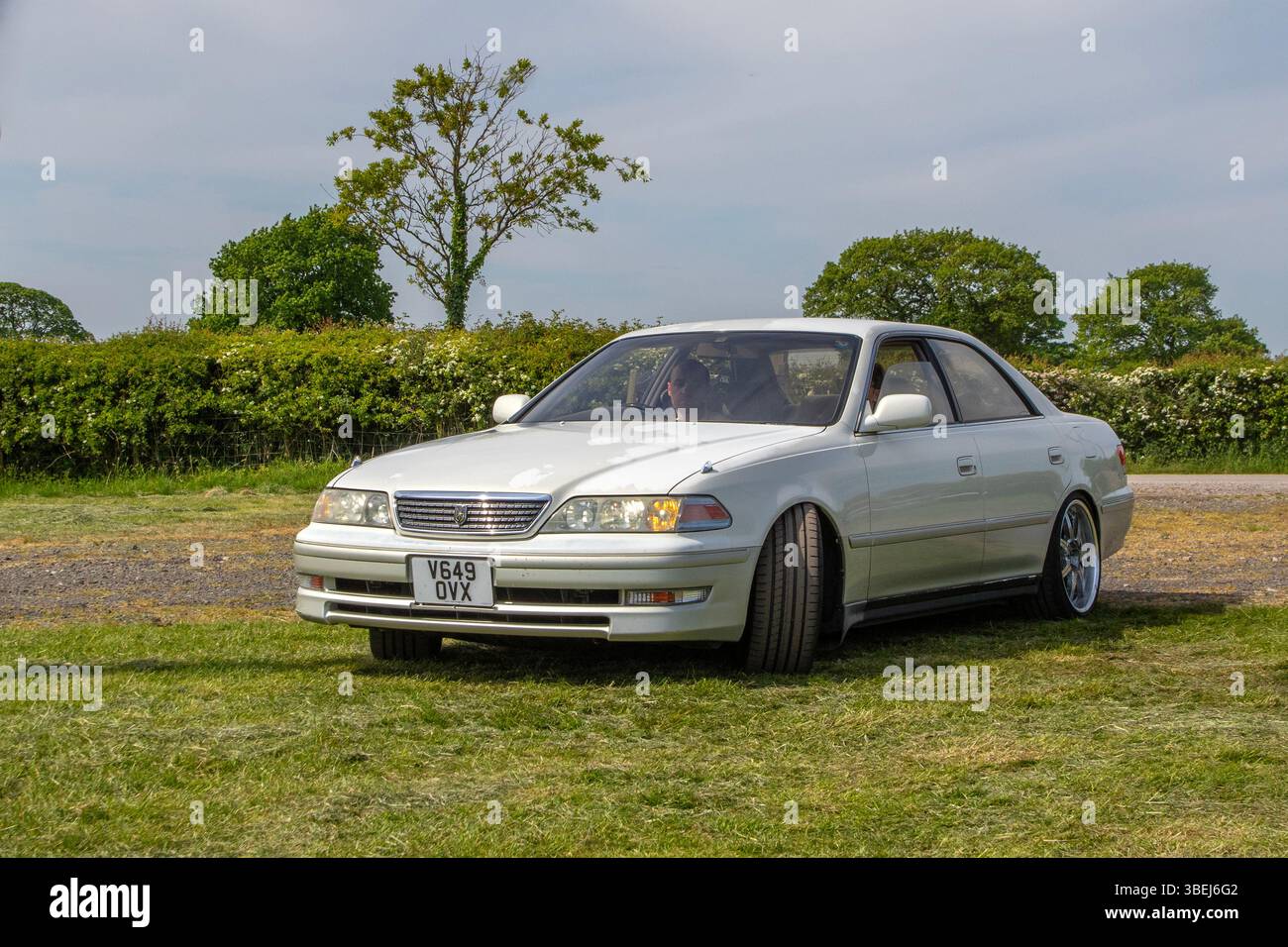 2000 White Toyota MARK II Grande G Petrol 2490 cc; Wheels Up North, car ...
