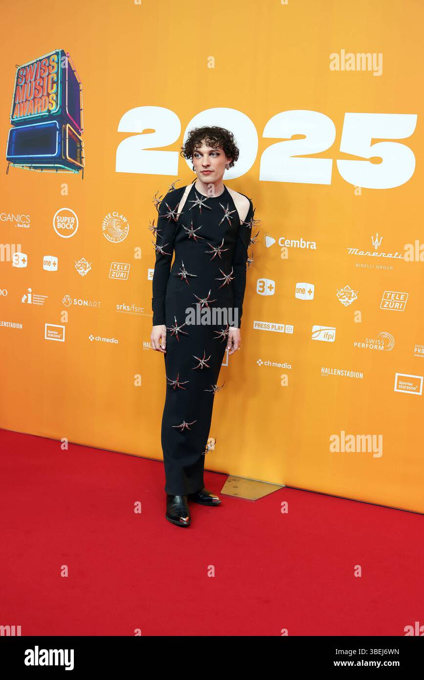 Nemo - 18. Swiss Music Awards 2025 Nemo auf dem roten Teppich ...