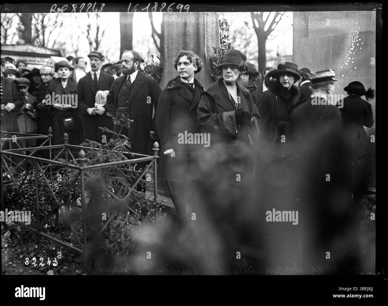 The 1923 photograph of the funeral of Sarah Bernhardt, one of the most ...