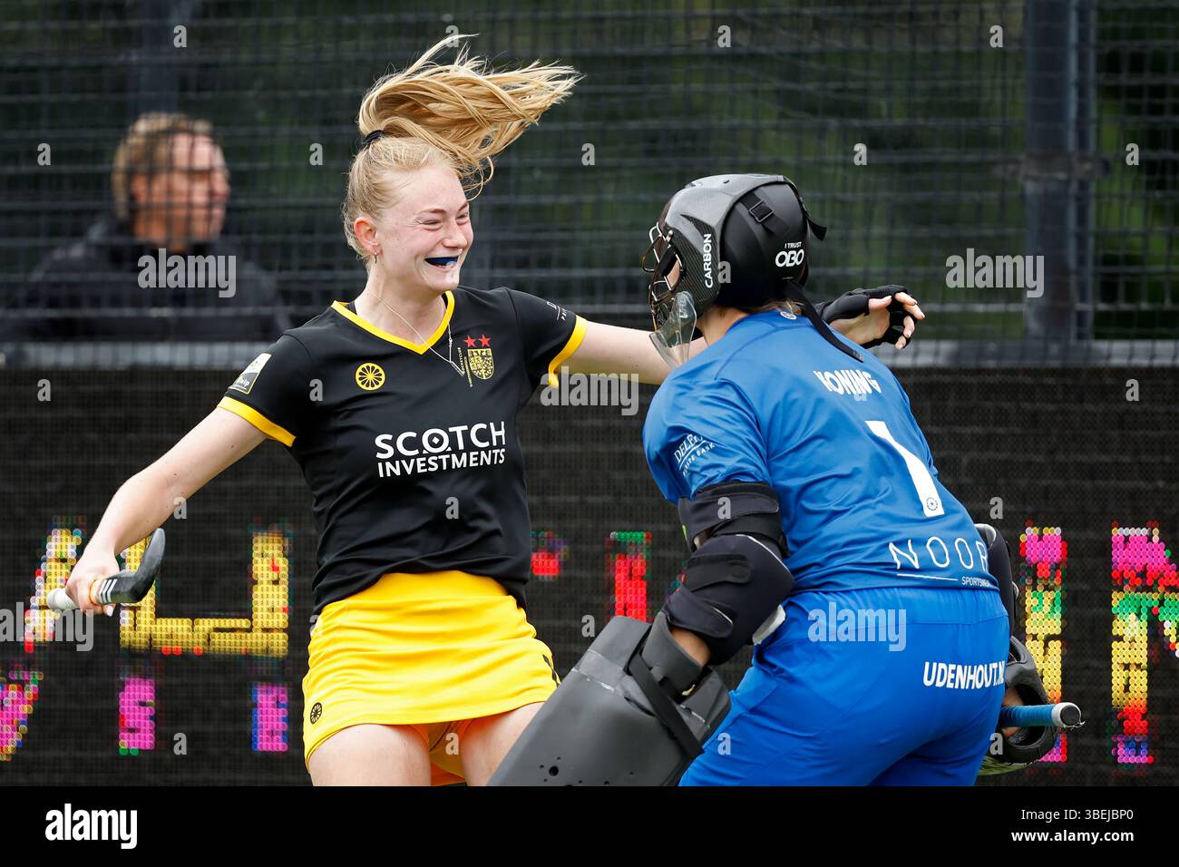 DEN BOSCH - Babs Reijnen (L) of Den Bosch celebrates her shout-out goal ...
