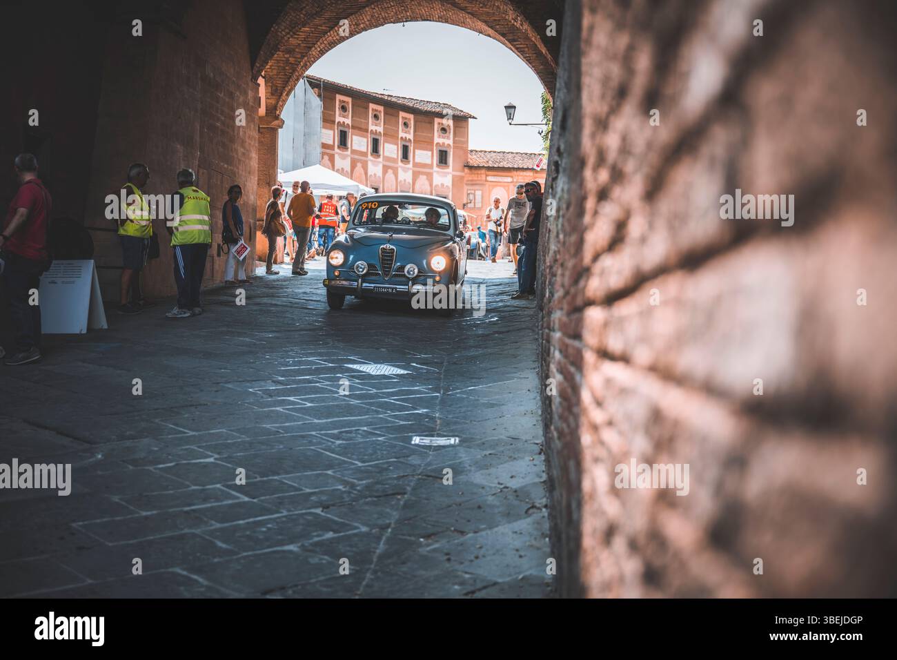 Mille Miglia 2020 - 1000 Mile Historic Road Race passes through San ...