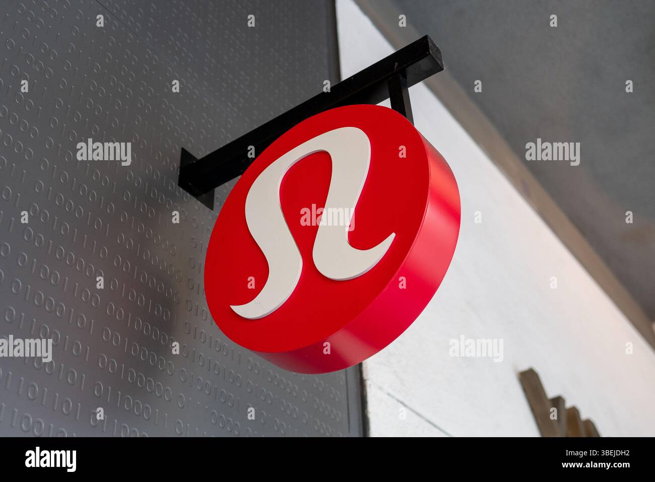 Lululemon store san jose hi-res stock photography and images - Alamy