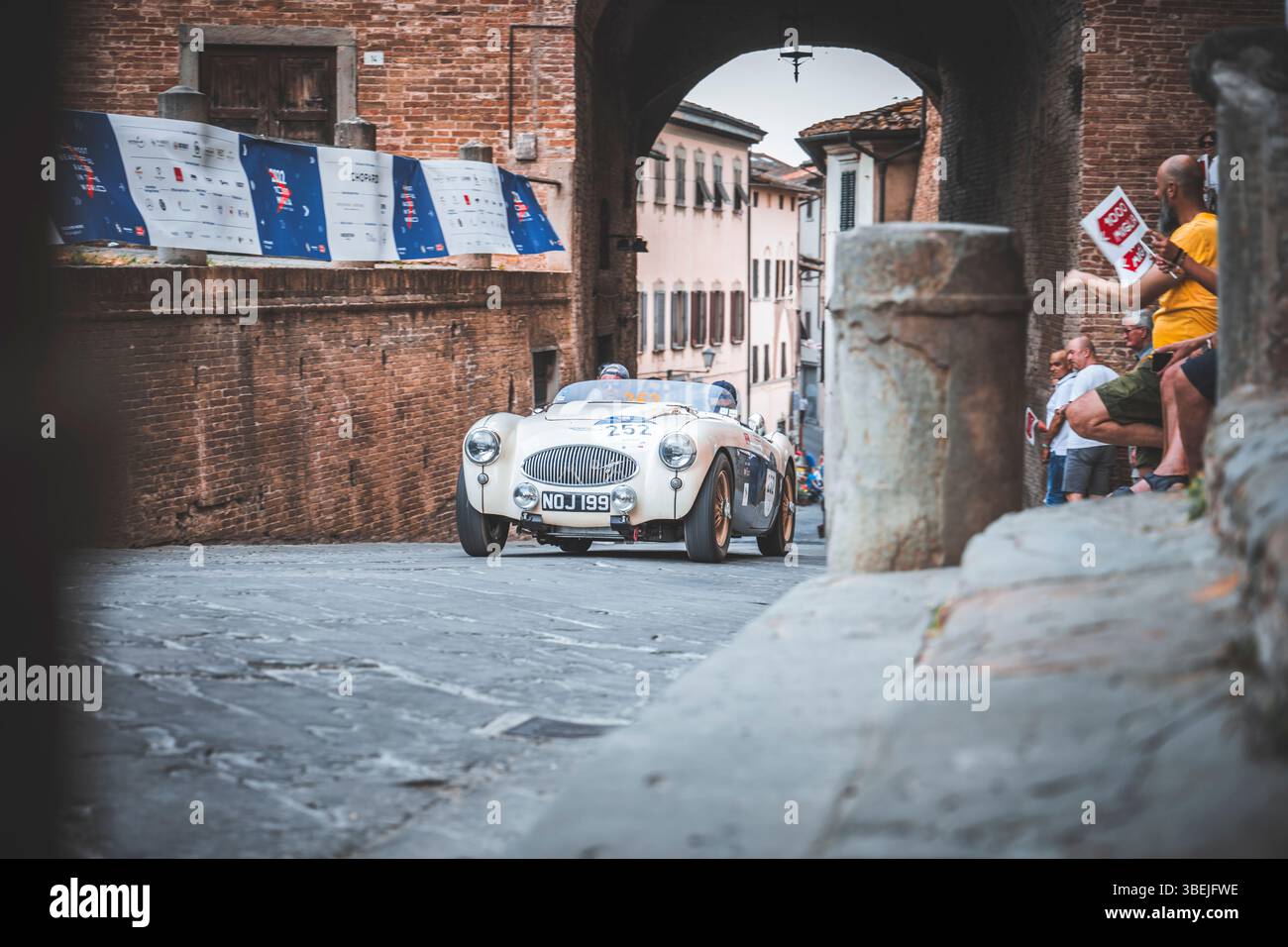 Mille Miglia 2020 - 1000 Mile Historic Road Race passes through San ...