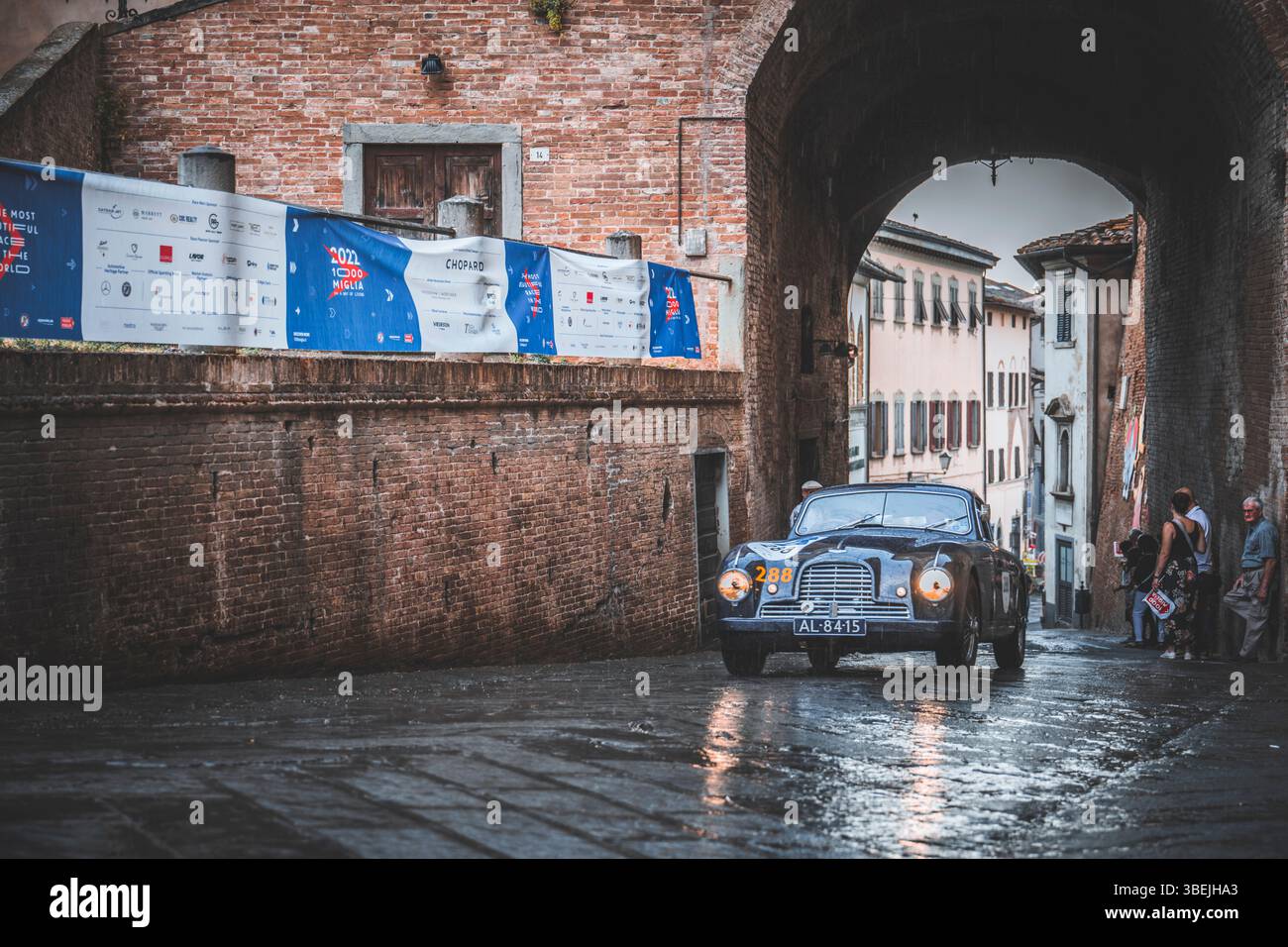 Mille Miglia 2020 - 1000 Mile Historic Road Race passes through San ...