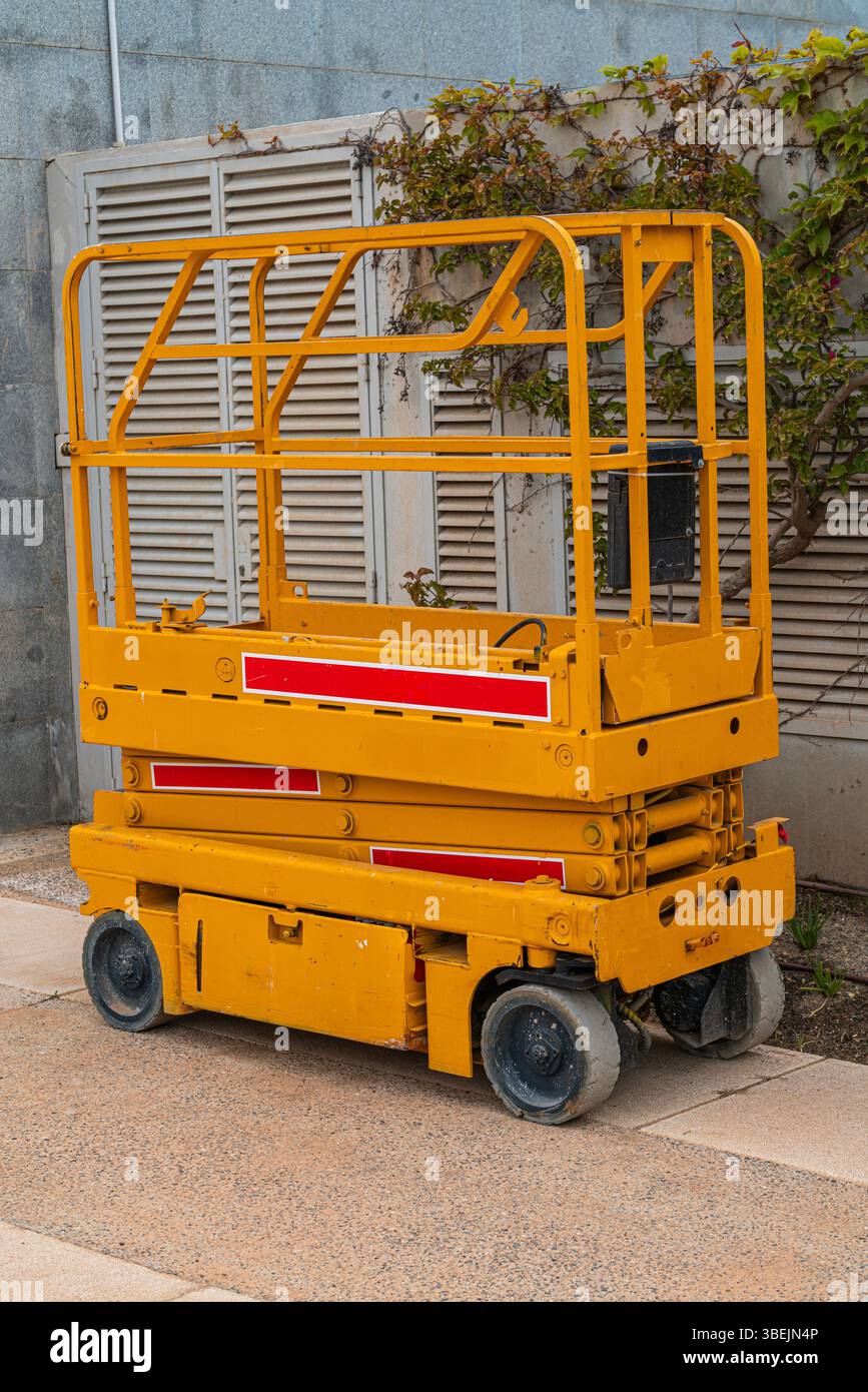 Compact Scissor Lift Platform for Maintenance and Construction Stock ...
