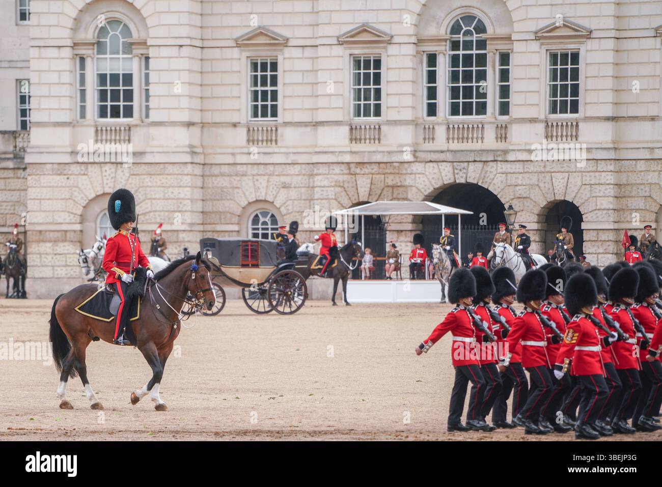 British army's household division hi-res stock photography and images ...