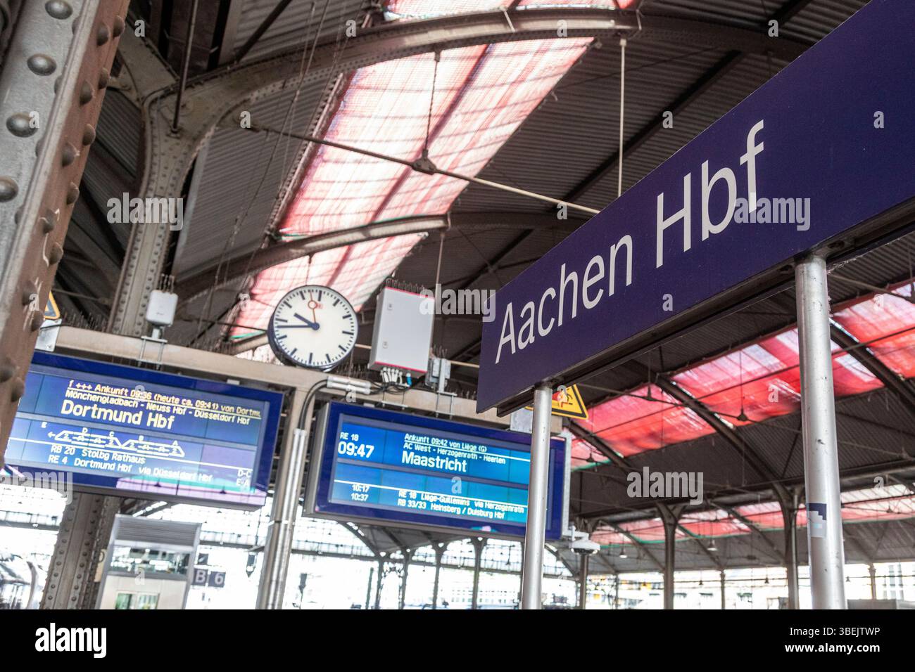 Aachen Central Station Stock Photo - Alamy