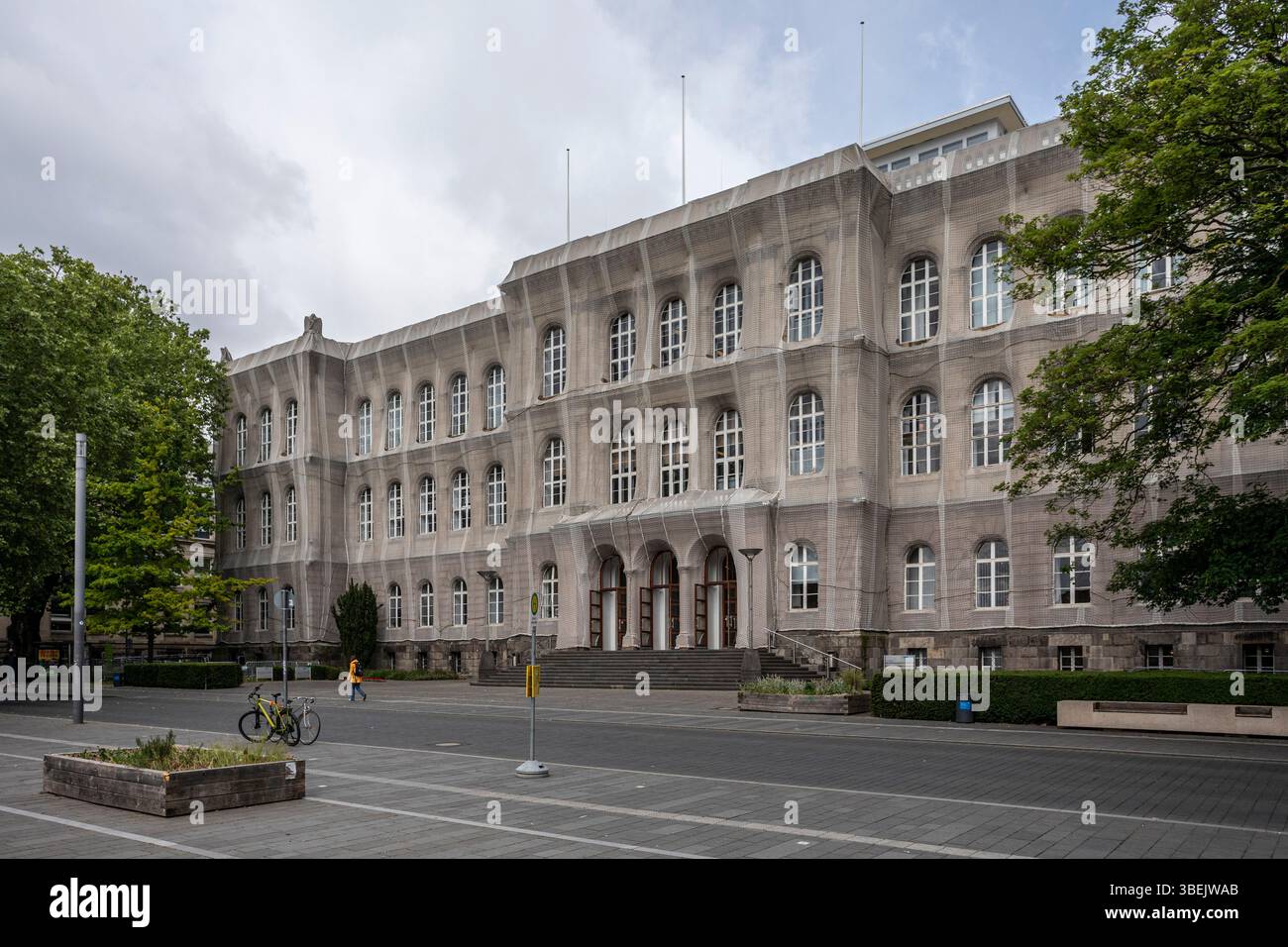 City administration main building hi-res stock photography and images ...