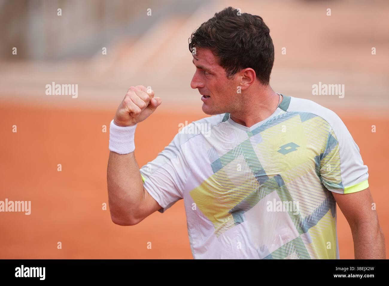 Argentina's Federico Gomez reacts winning a point to Britain's Cameron ...