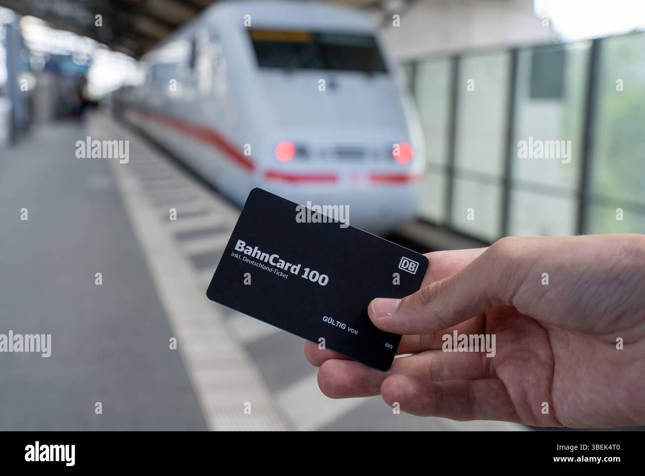 Themenbild - Deutsche Bahn Bahncard 100 inkl. Deutschlandticket, 27.05. ...