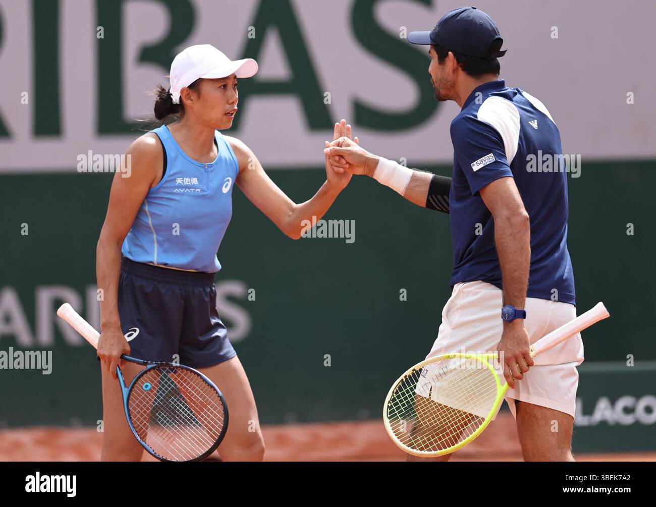 (250529) -- PARIS, May 29, 2025 (Xinhua) -- Zhang Shuai (L)/Marcelo ...