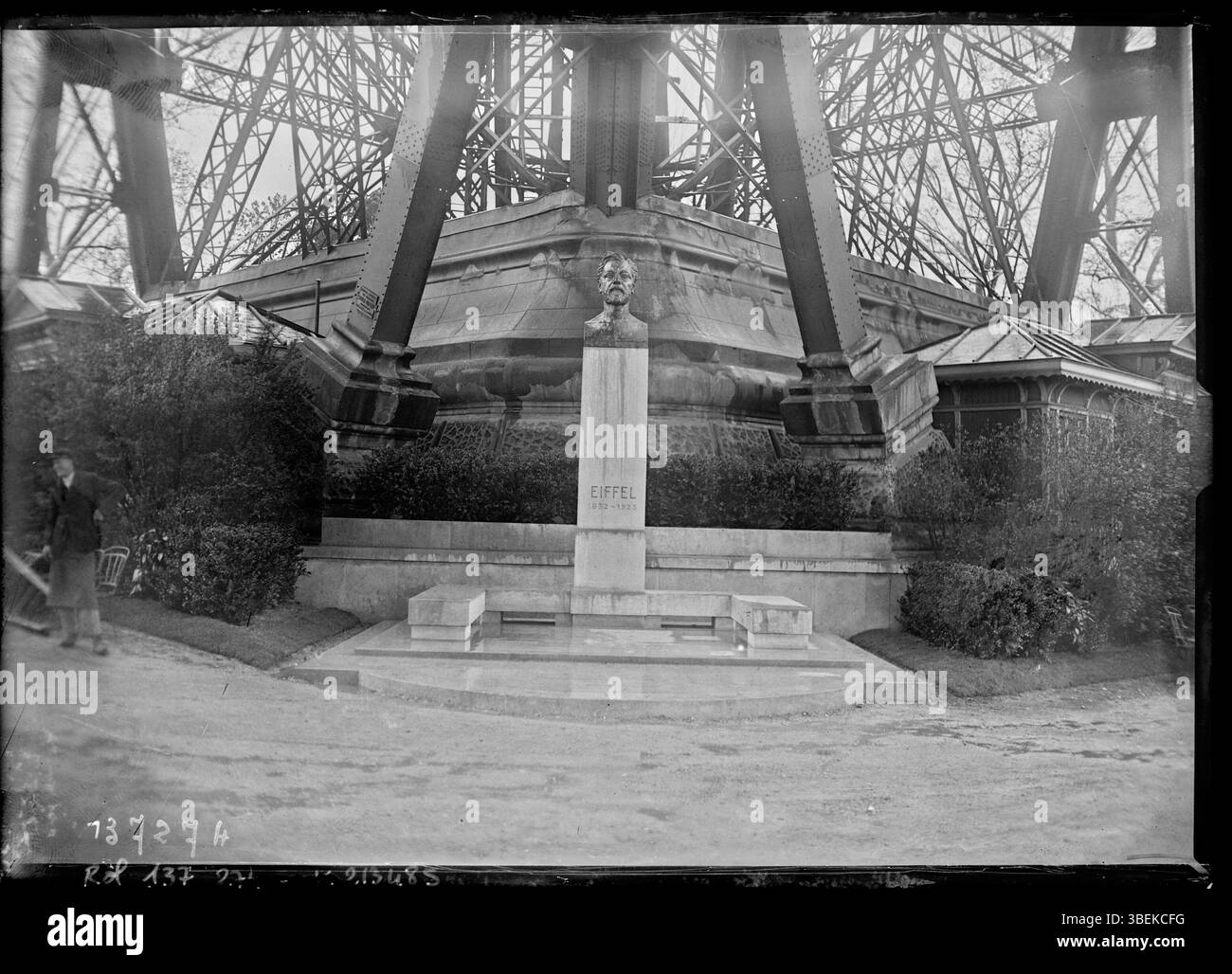 This bust of Gustave Eiffel, sculpted by Antoine Bourdelle in 1929, captures the likeness of the ...
