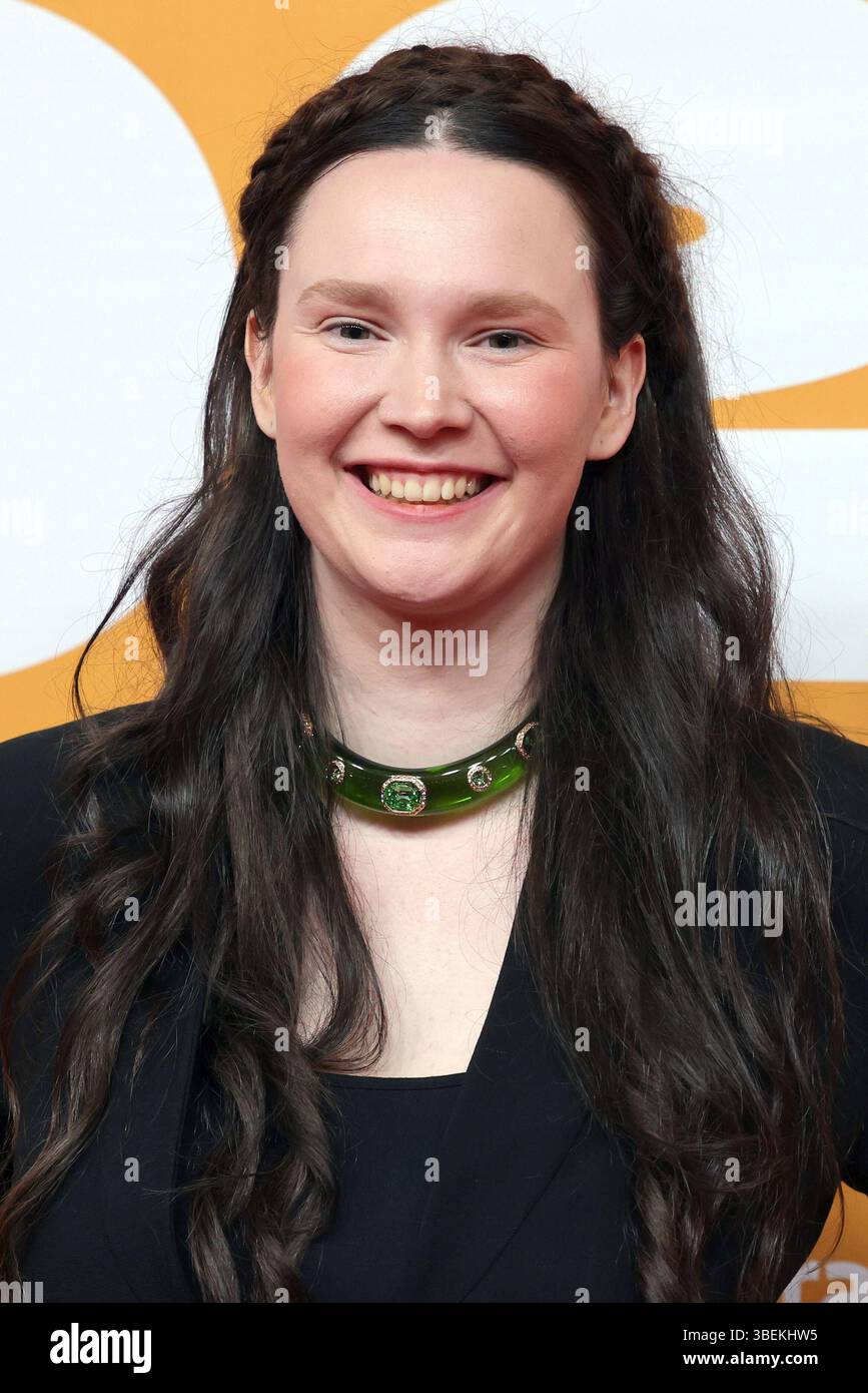 Zoe Me - 18. Swiss Music Awards 2025 Schweizer Singer-Songwriterin Zoe ...