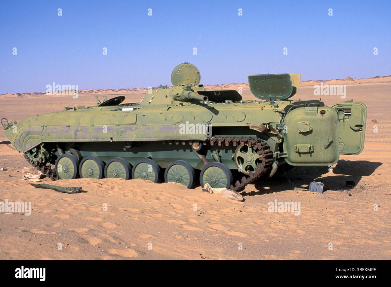 Chad. Tank in the Sahara Desert Stock Photo - Alamy