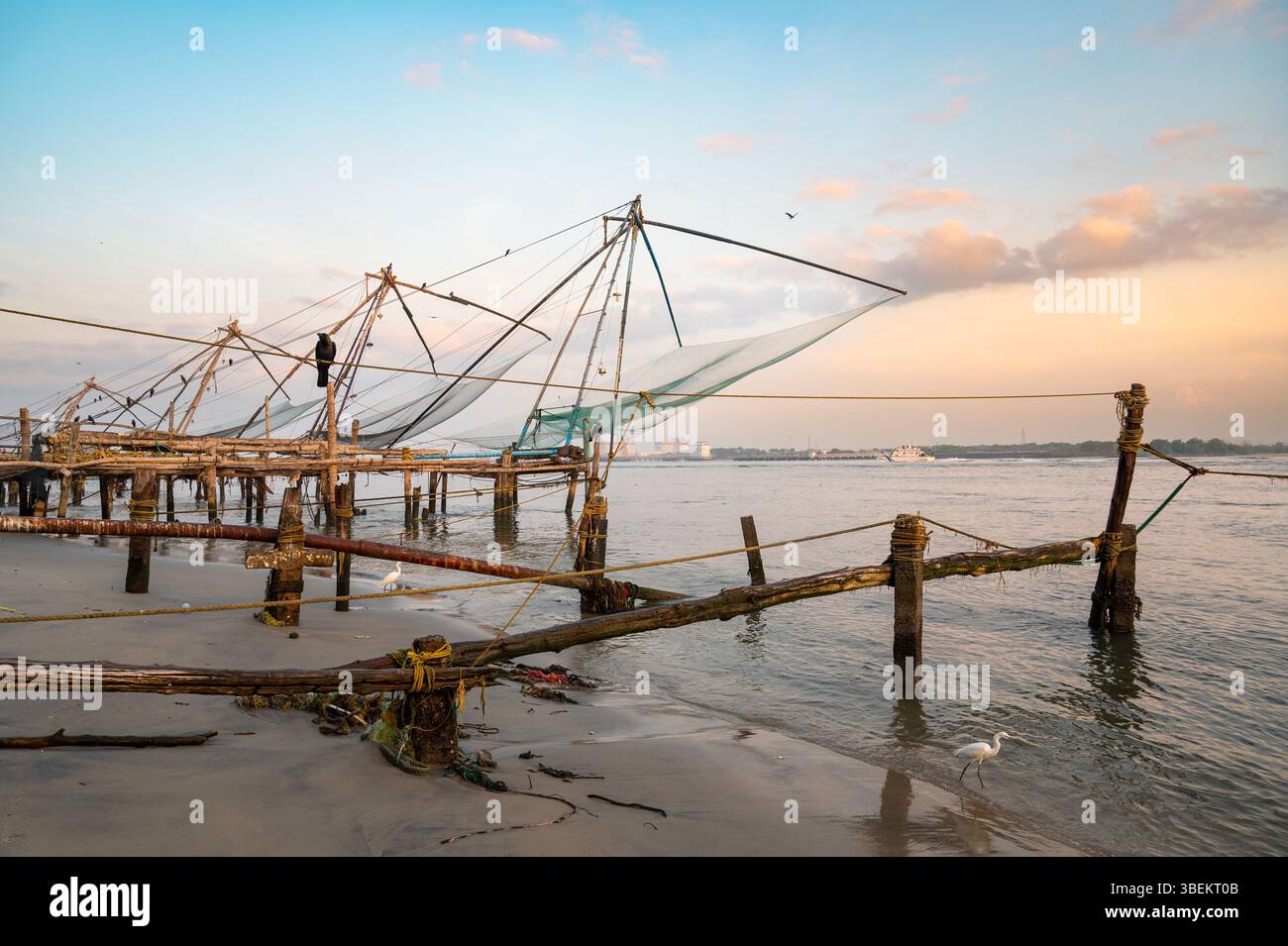 Chinese Fishing Nets On The Shore Of Kochi, Kerala In India, Cheenavala ...