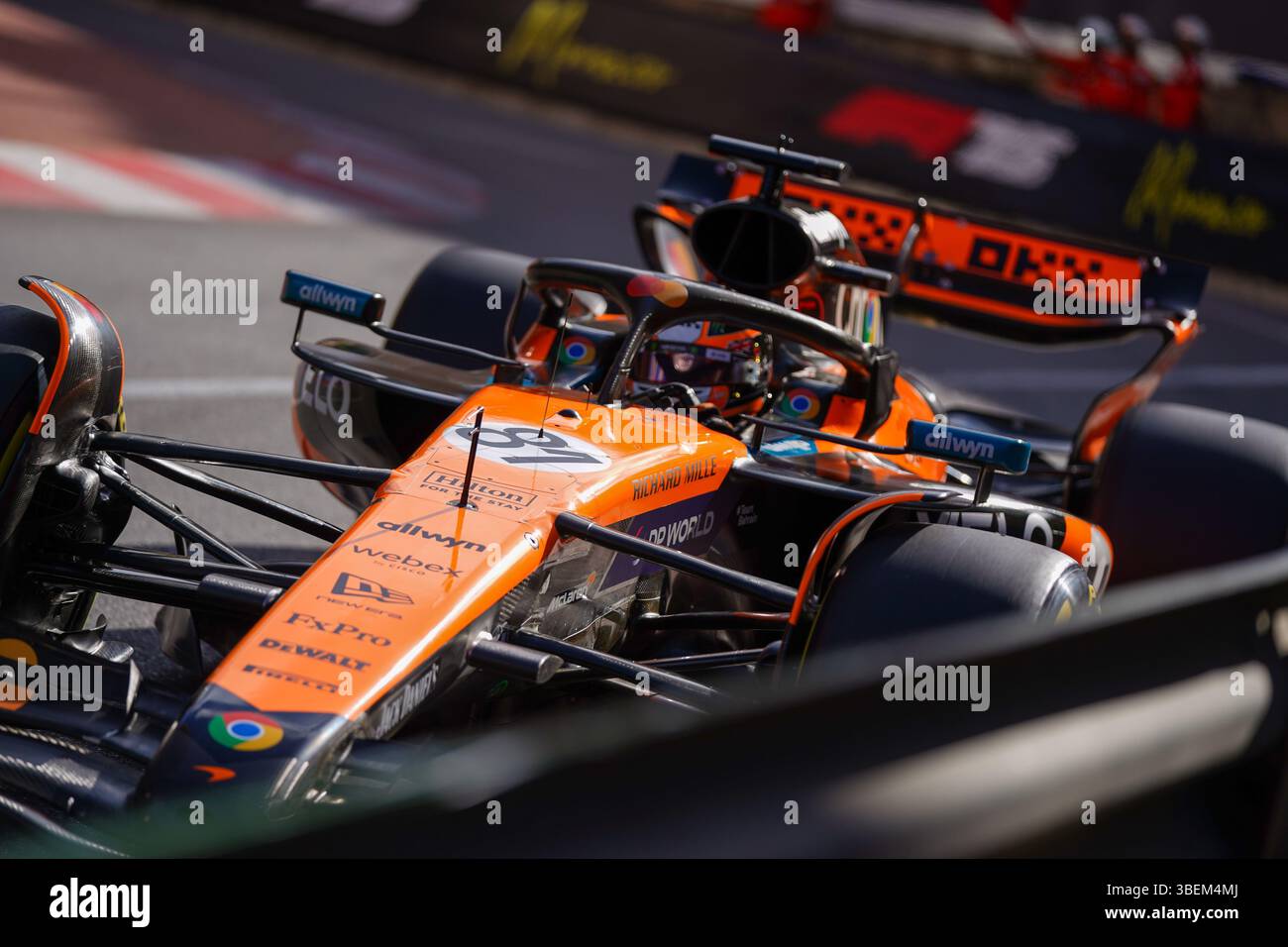 Oscar Piastri of Australia driving the (81) McLaren F1 Team MCL39 ...