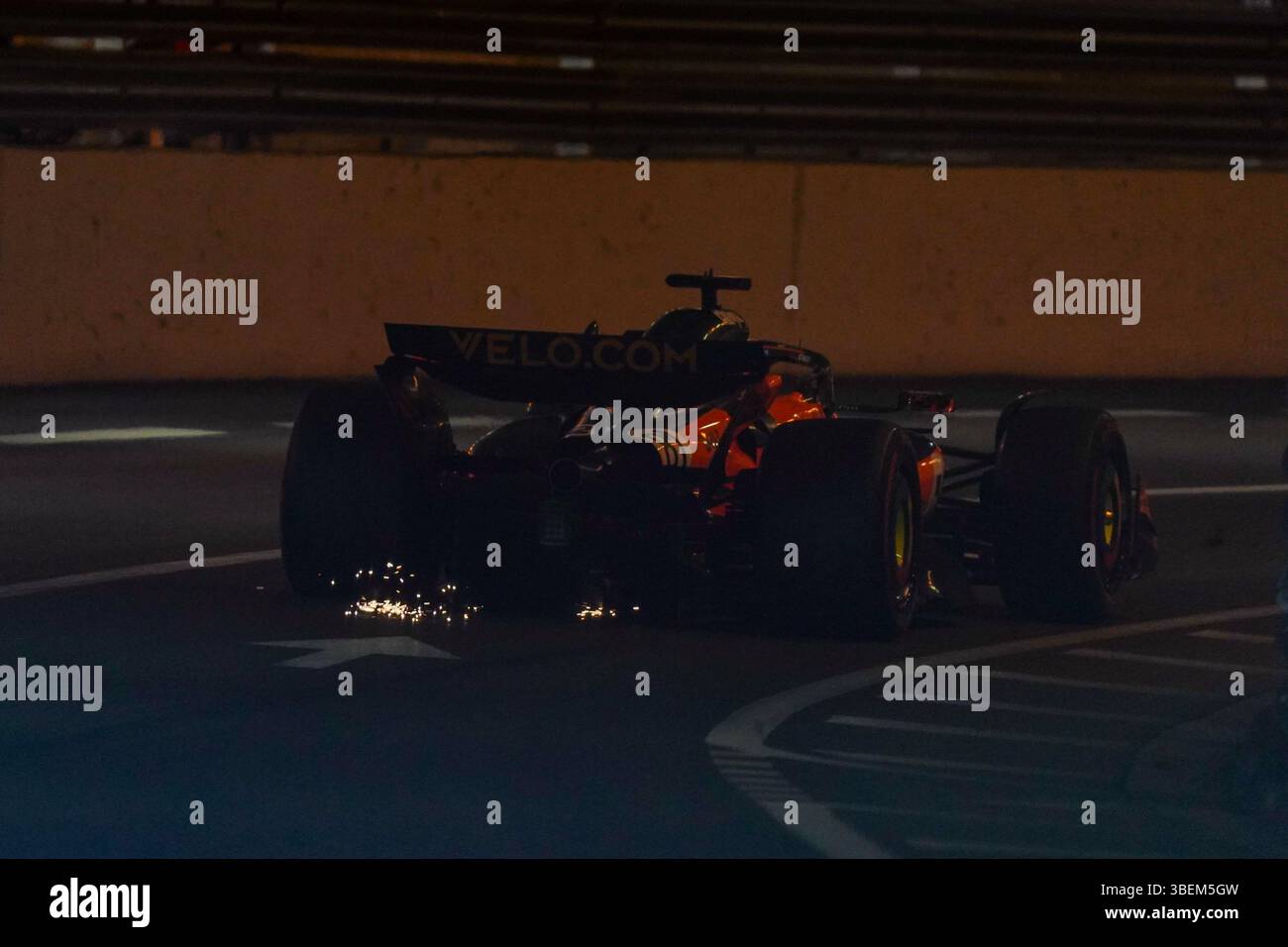 Oscar Piastri of Australia driving the (81) McLaren F1 Team MCL39 ...
