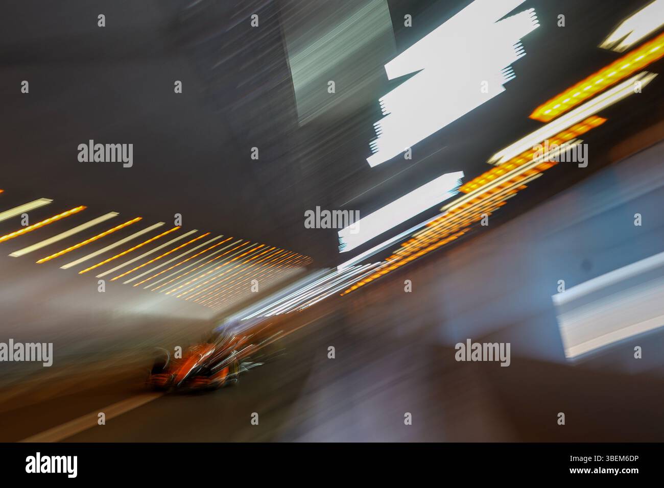 Oscar Piastri of Australia driving the (81) McLaren F1 Team MCL39 ...