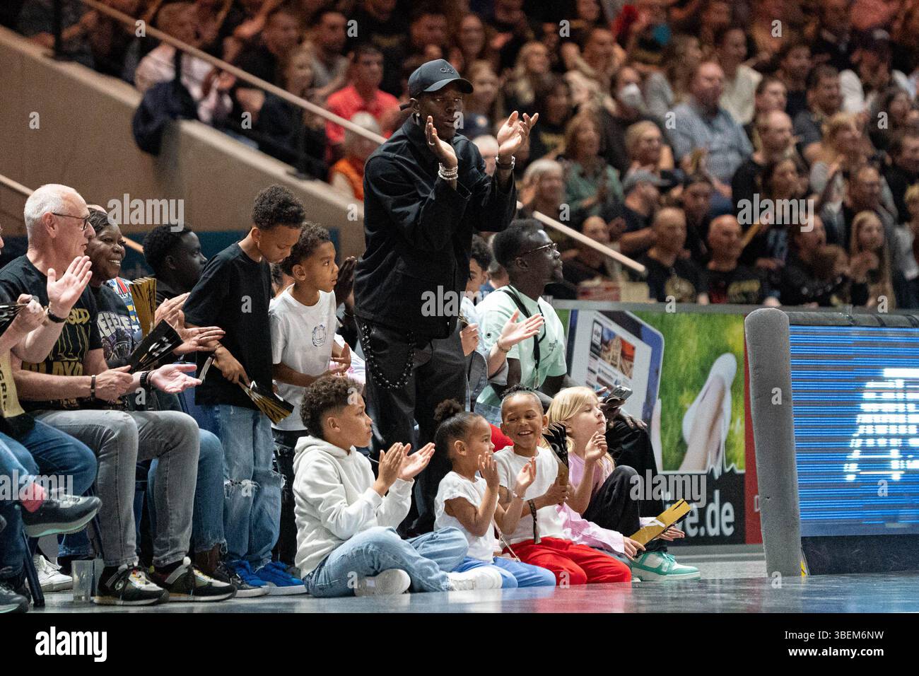 Dennis Schroeder im Publikum GER, Basketball Loewen Braunschweig gegen ...