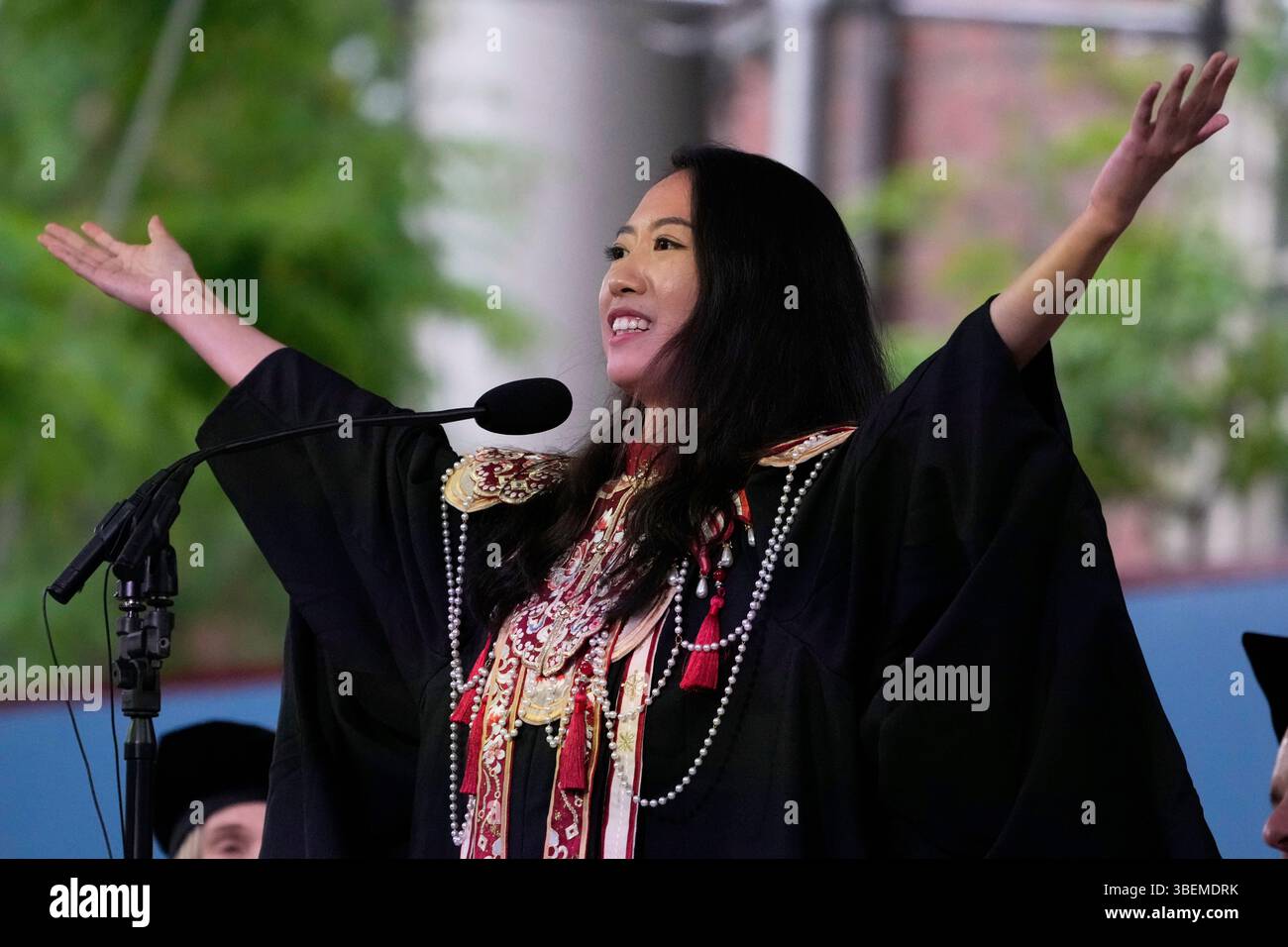Yurong "Luanna" Jiang addresses classmates during commencement ...