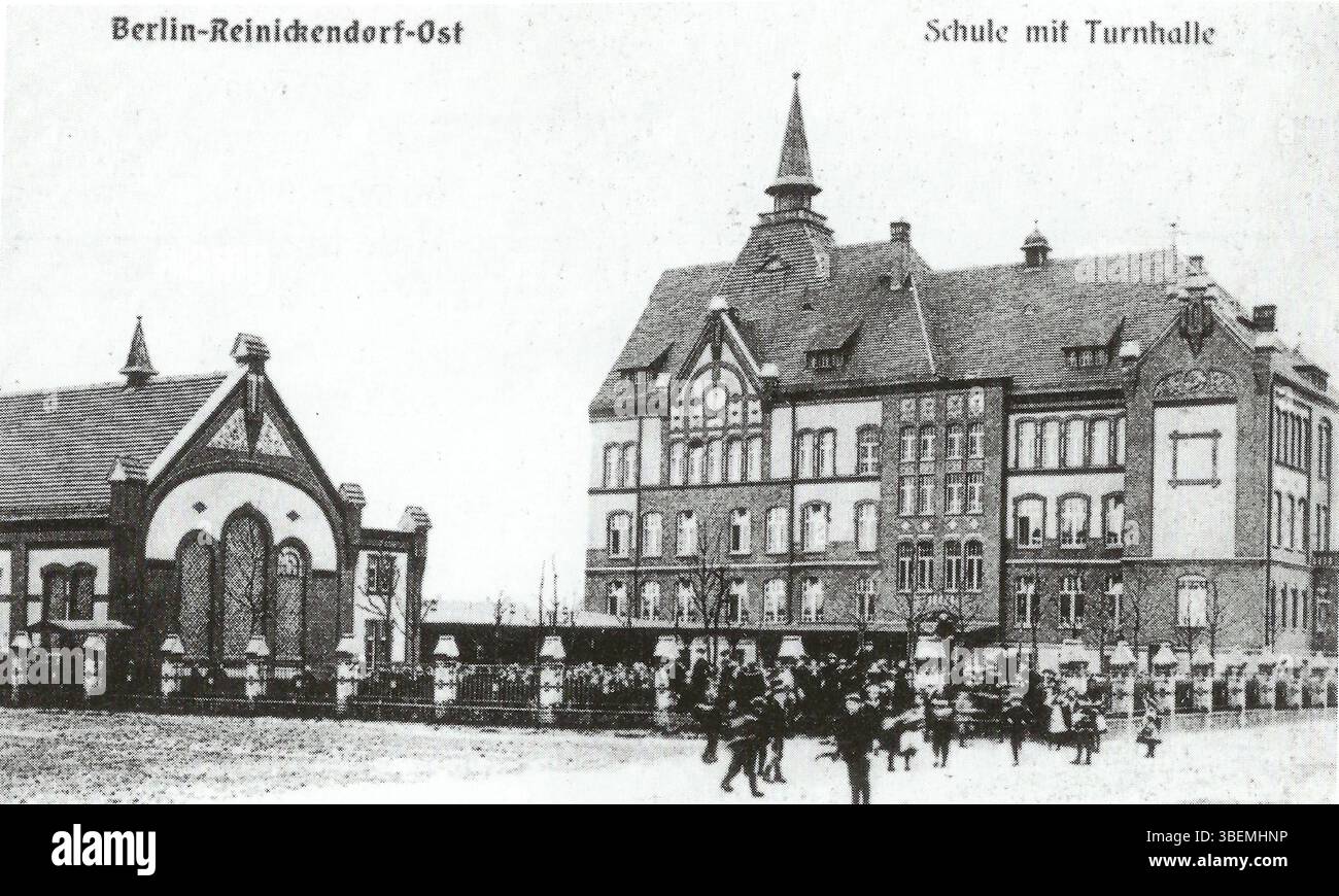 The Schulgebäude on Lindauer Allee, photographed around 1910 ...