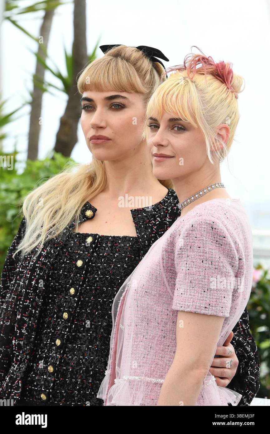 Cannes: Imogen Poots and Kristen Stewart during "The Chronology of ...