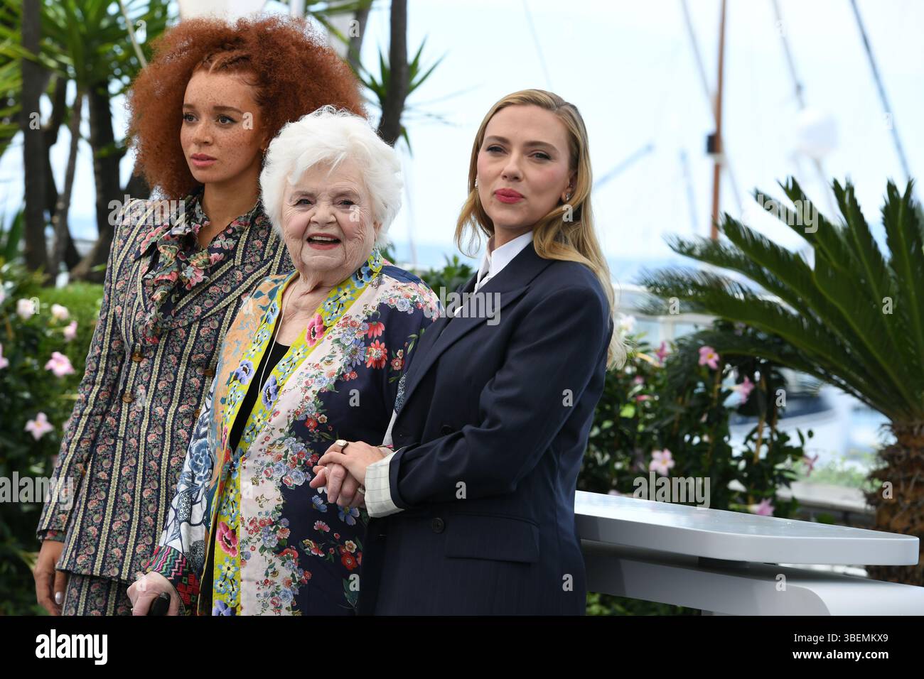 CANNES, FRANCE - MAY 21: Erin Kellyman, June Squibb and Scarlett ...