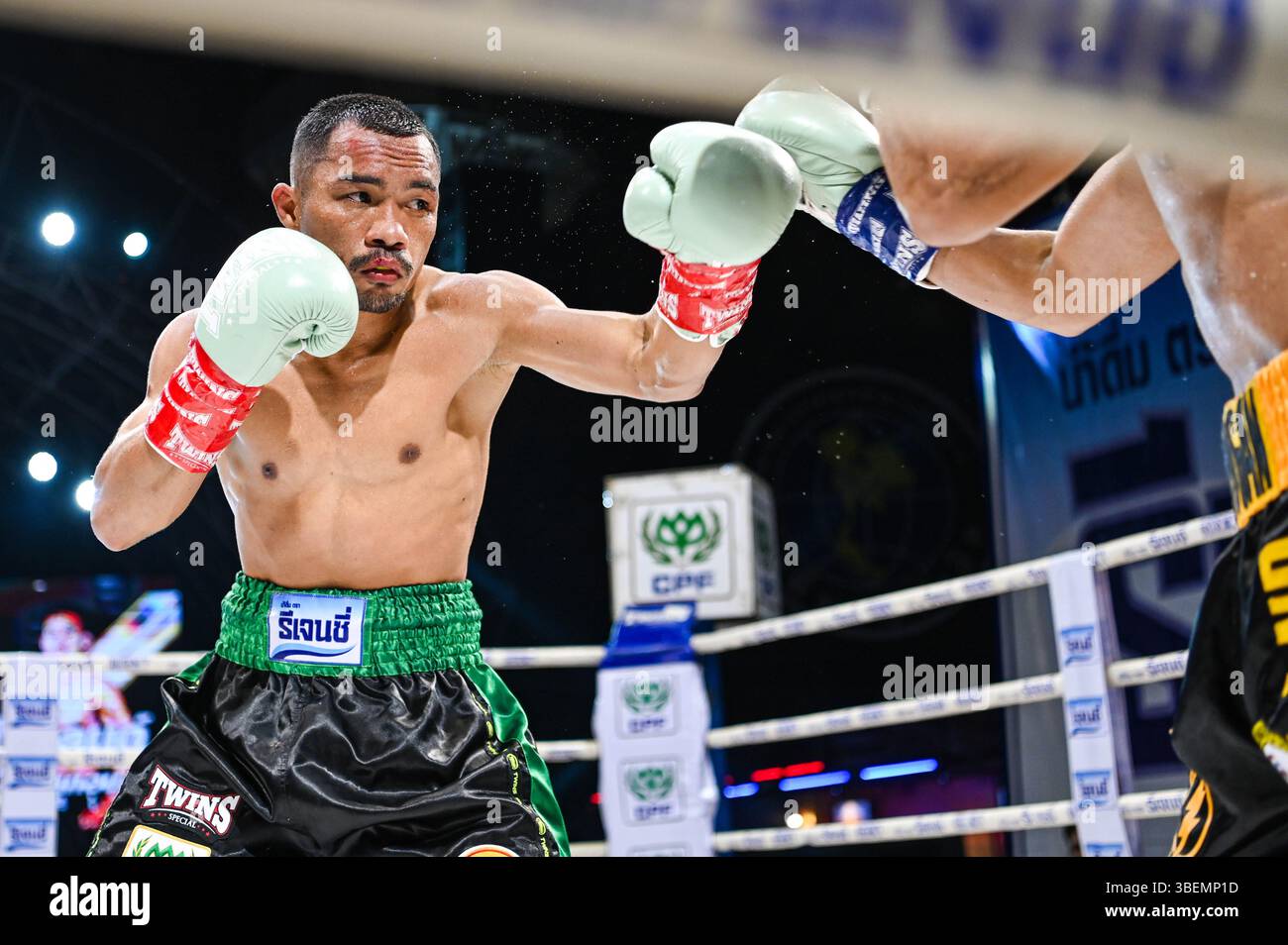 Rangsit, Thailand. 28th May, 2025. Thammanoon Niyomtrong (L) and Roland Toyogon (R) seen in ...