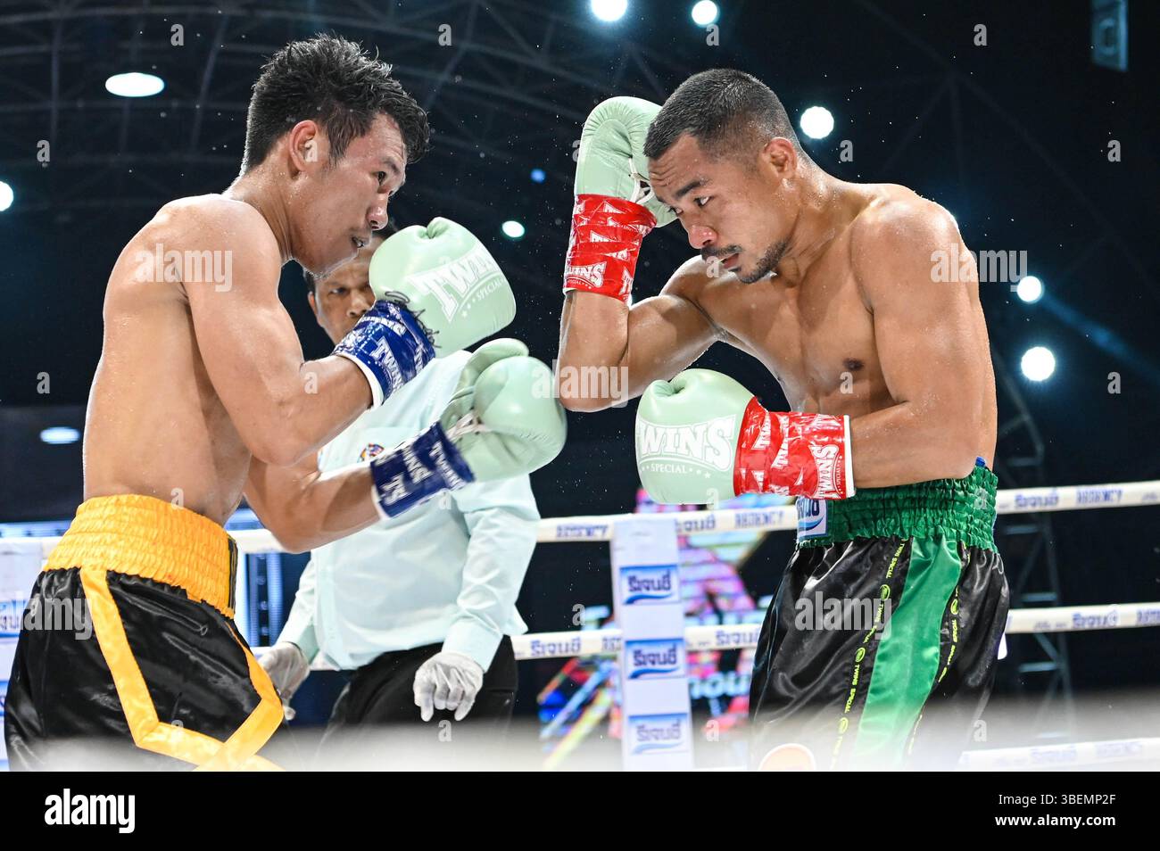 Rangsit, Thailand. 28th May, 2025. Thammanoon Niyomtrong (R) and Roland ...