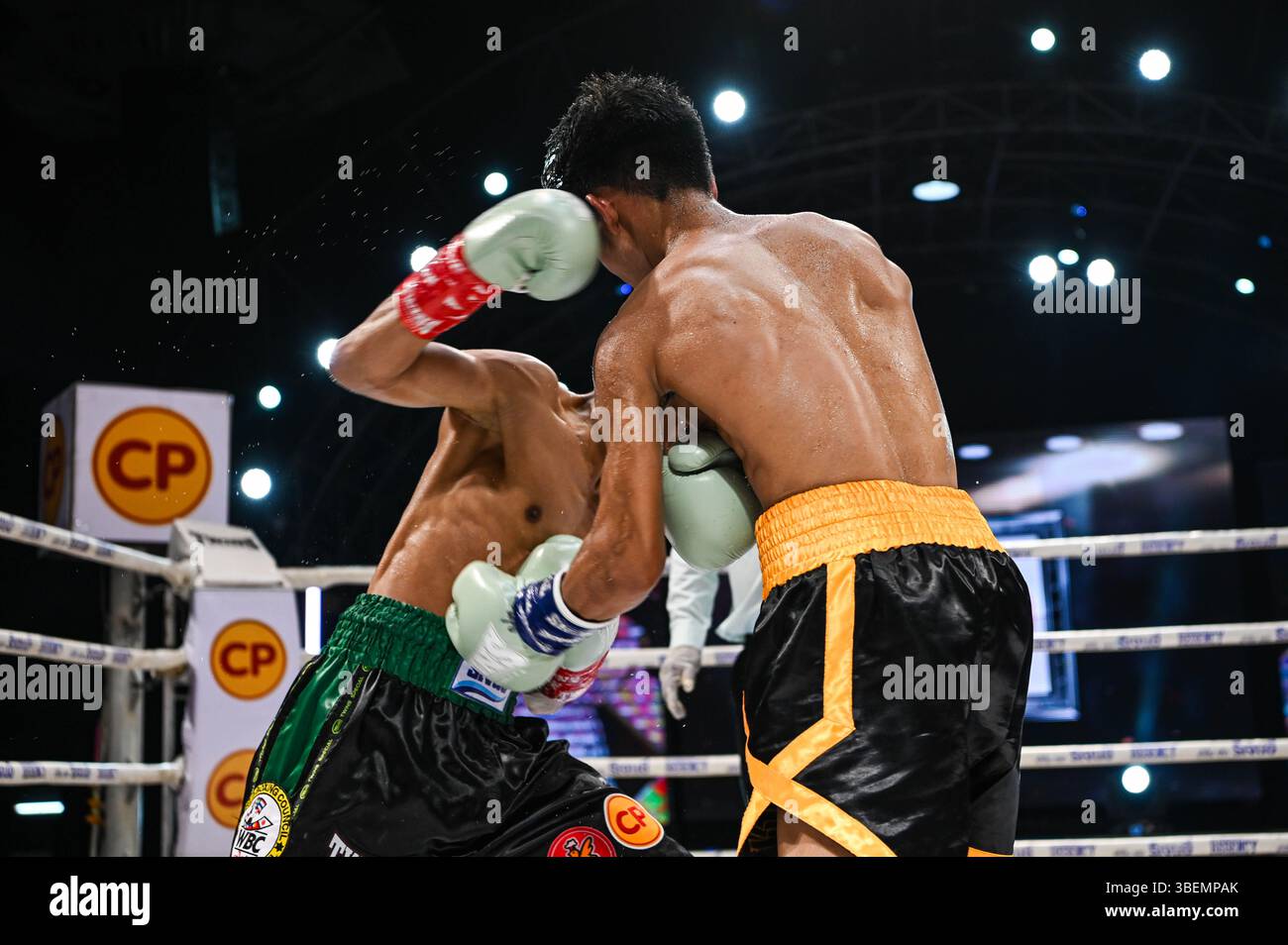 Rangsit, Thailand. 28th May, 2025. Thammanoon Niyomtrong (L) and Roland ...