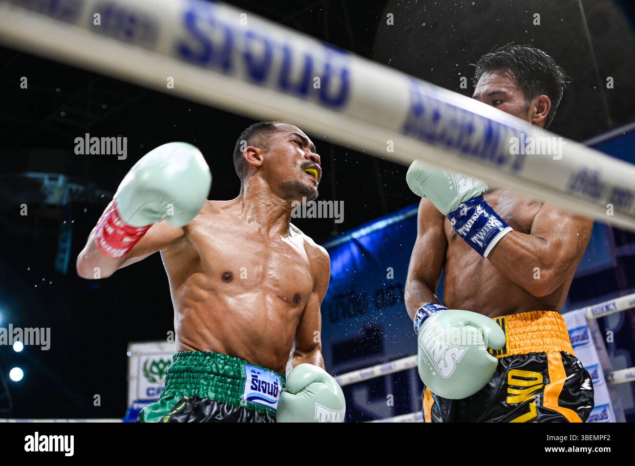 Rangsit, Thailand. 28th May, 2025. Thammanoon Niyomtrong (L) and Roland ...
