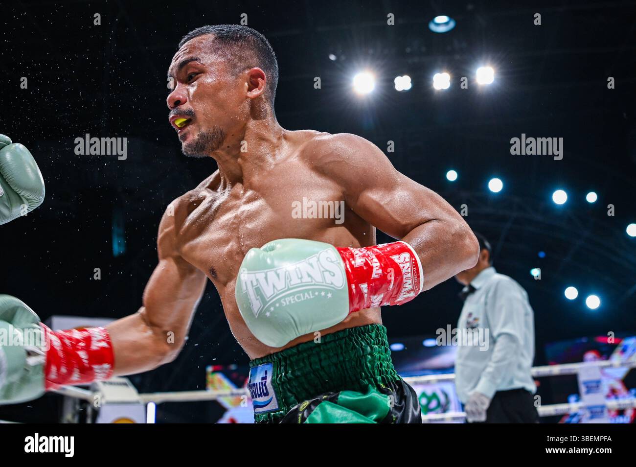 Rangsit, Thailand. 28th May, 2025. Thammanoon Niyomtrong seen in action during their 10-round ...