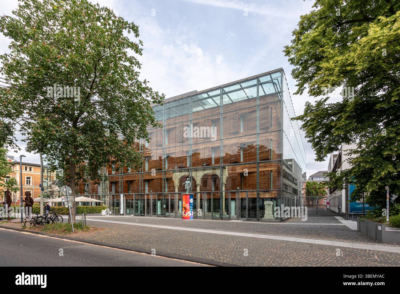 LVR-Landesmuseum in der Weststadt Bonn, Nordrhein-Westfalen ...