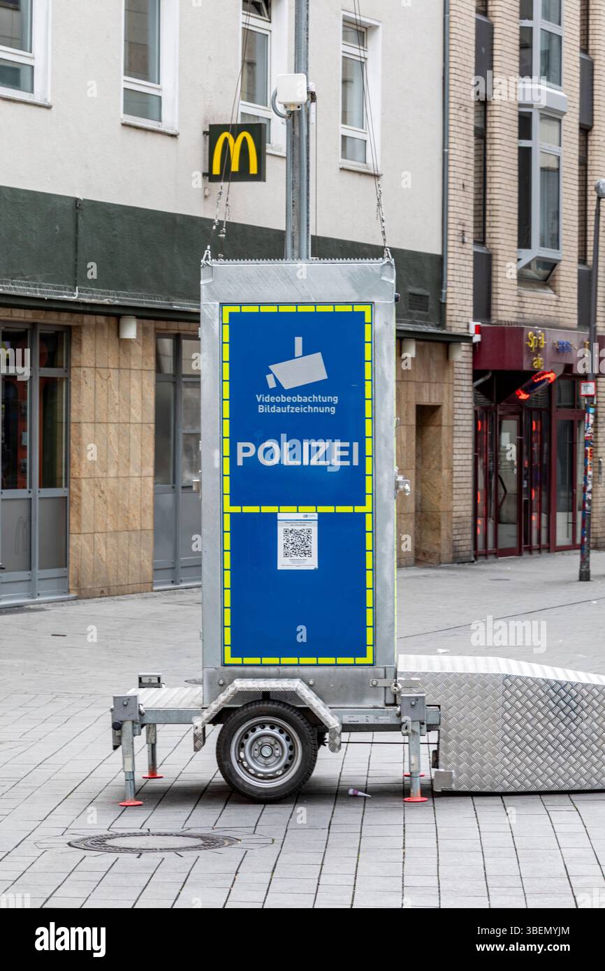 City monitoring system cameras hi-res stock photography and images - Alamy