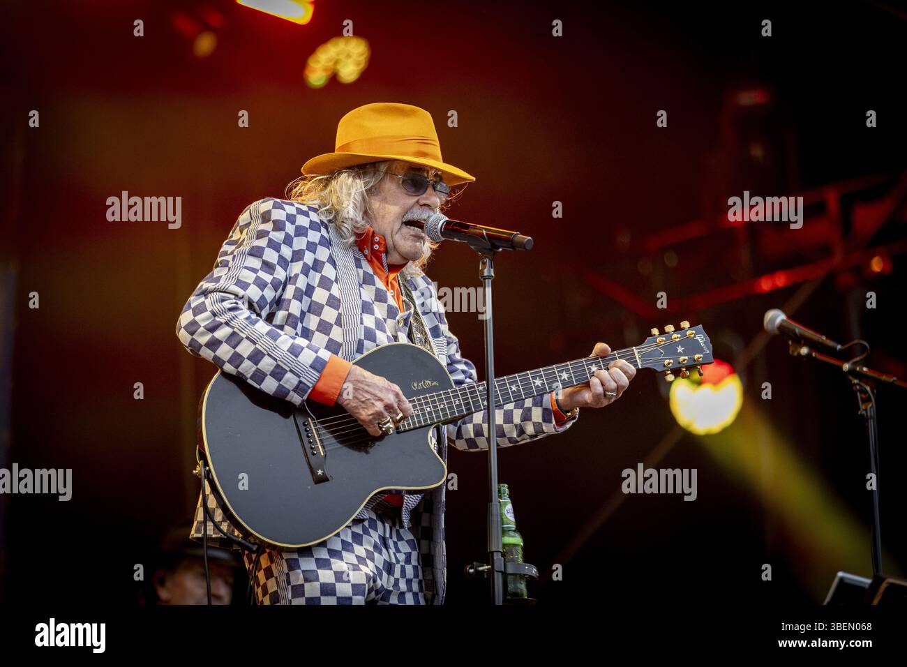 LOCHEM - Front man Bennie Jolink of the Achterhoek band Normaal during ...