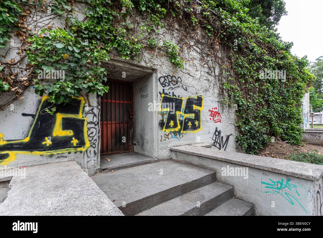 Windeckbunker, high-rise bunker on Budapester Straße in Bonn Stock ...
