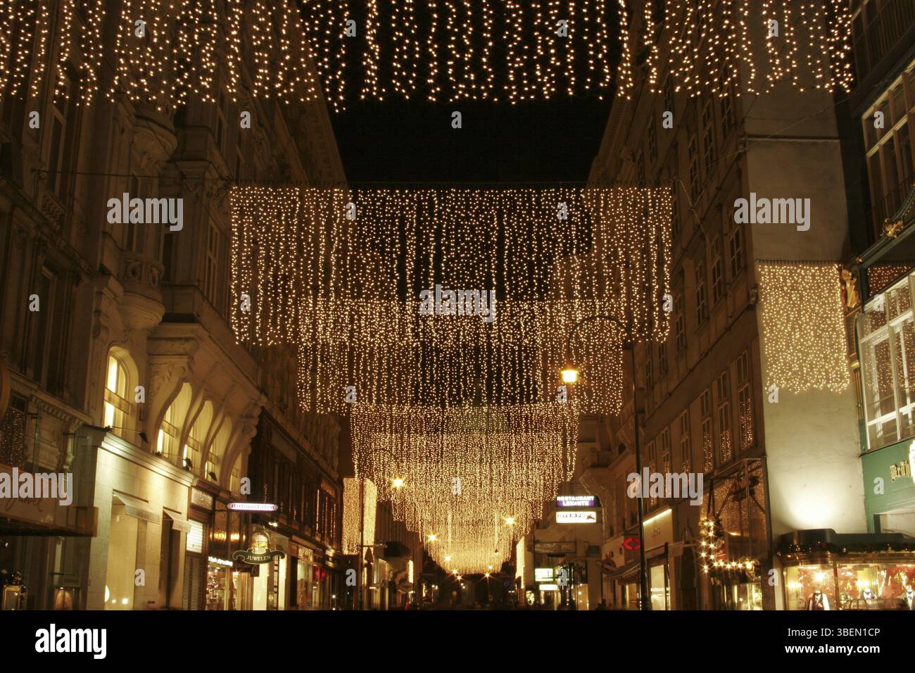 Lighting the urban landscape hi-res stock photography and images - Alamy