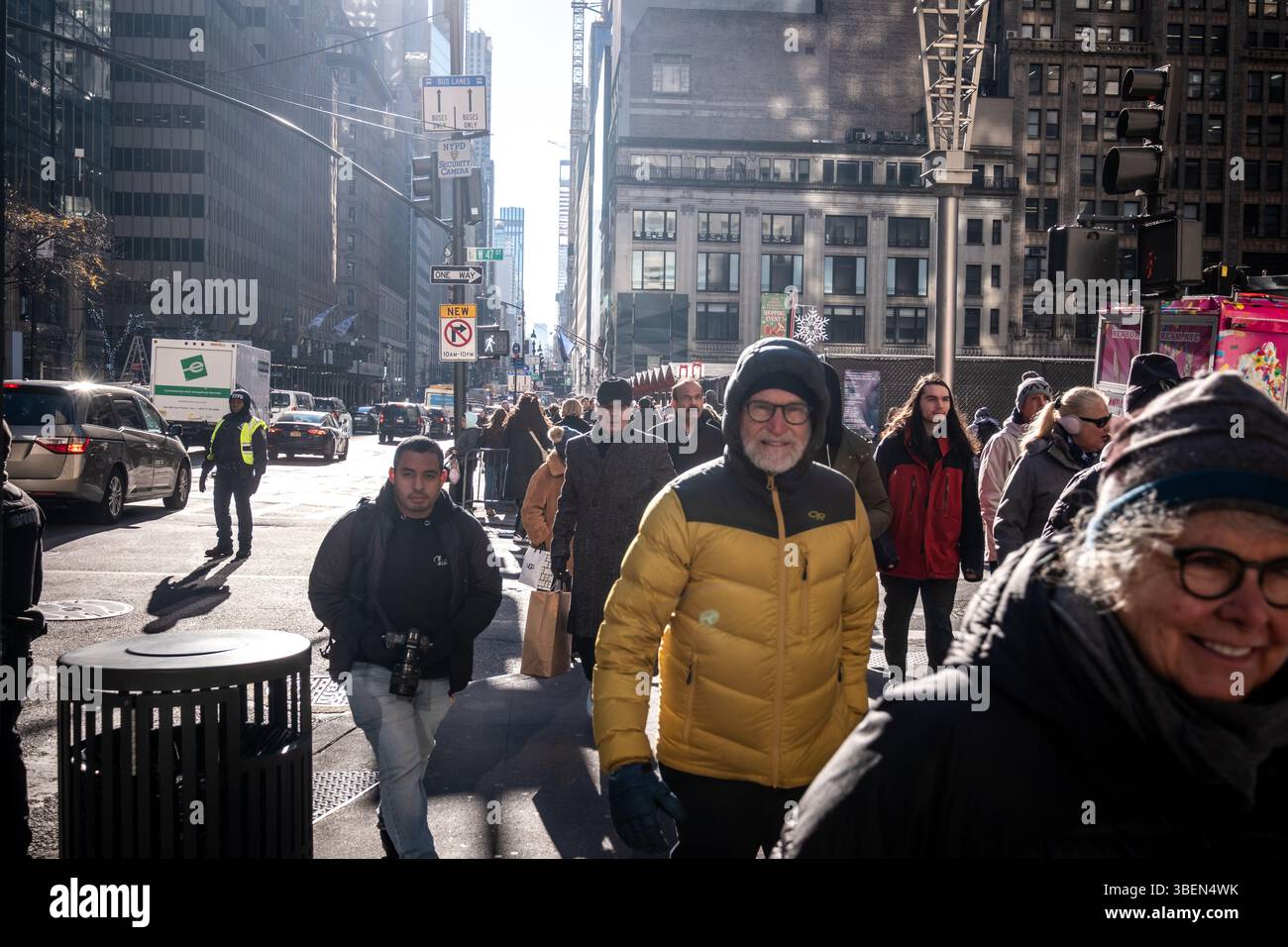 Detailed classic street scene of Manhattan, New York Stock Photo - Alamy