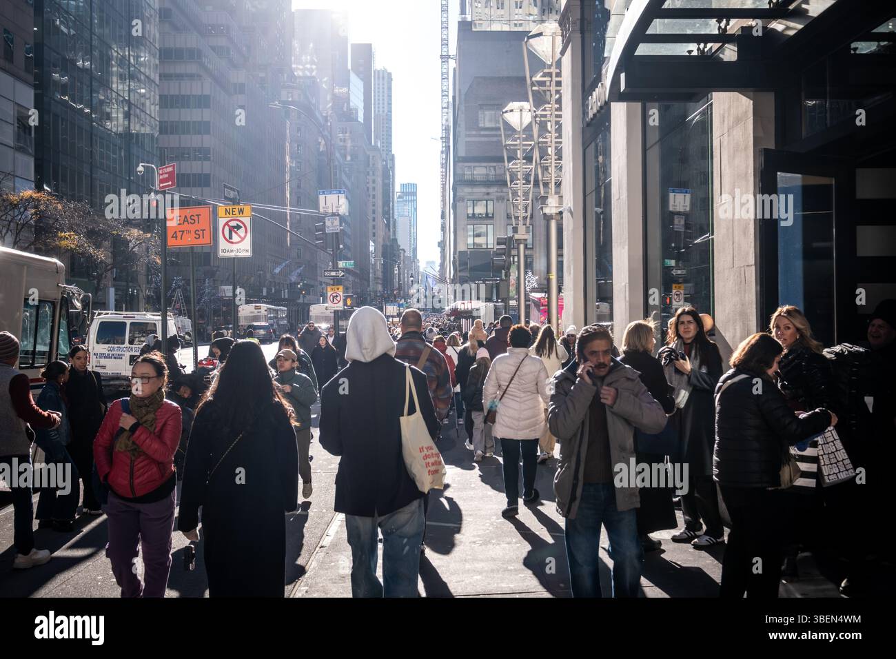 Detailed classic street scene of Manhattan, New York Stock Photo - Alamy