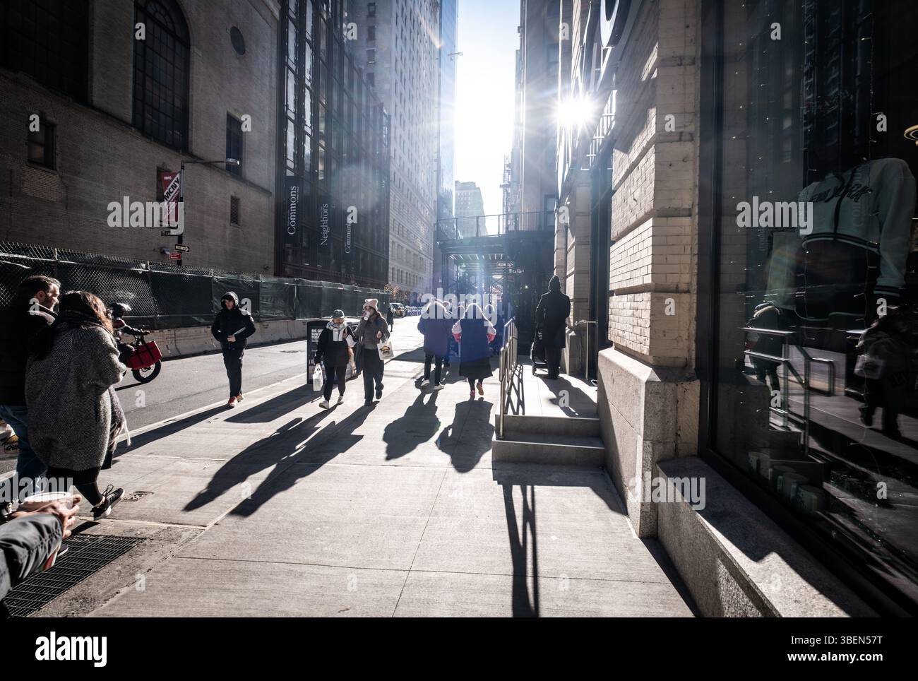 Detailed classic street scene of Manhattan, New York Stock Photo - Alamy